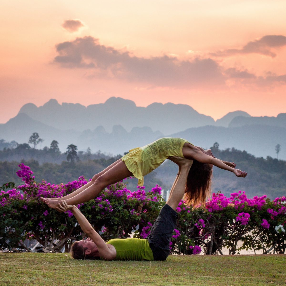 Was ist AcroYoga? - Tanz Yoga Meditation in Zürich